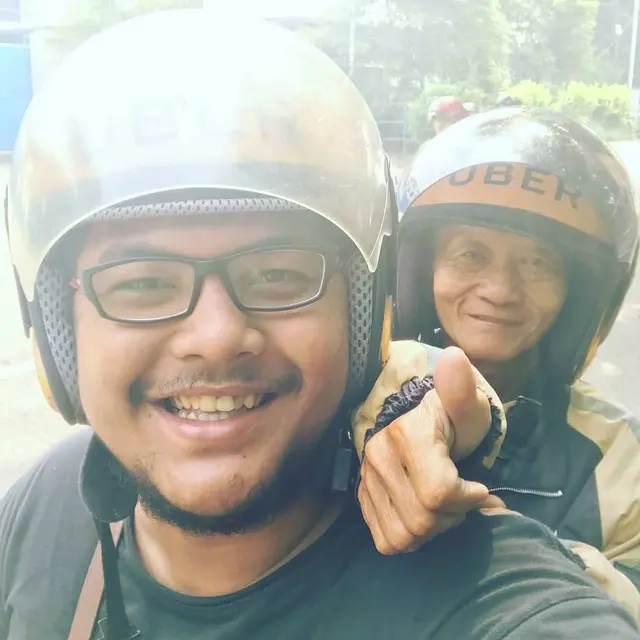 Bikin Salut! Meski Sudah Lansia Para Driver Ojol ini Tetap Semangat ...
