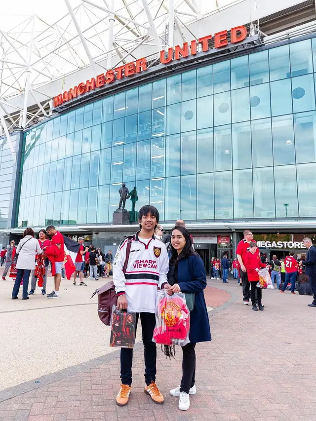 7 Potret Mesra Rian D'Masiv dan Istri yang Jarang Tersorot - Hot Liputan6.com