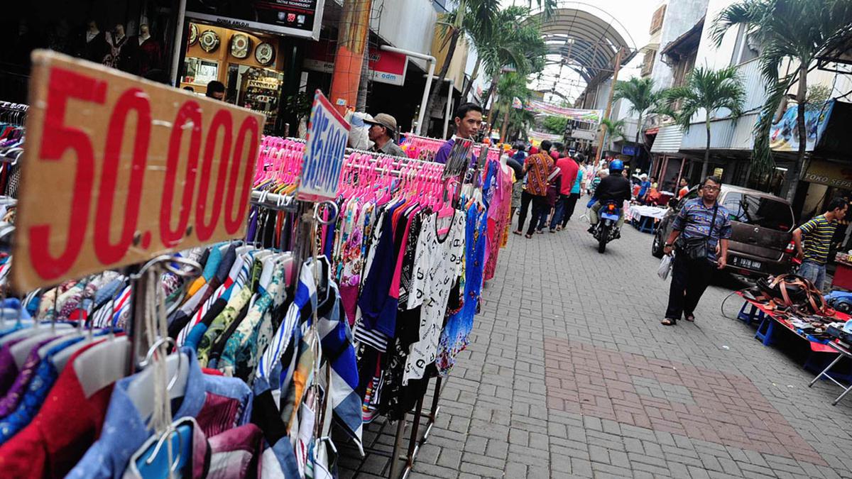 Sepi, Pasar Tradisional Jakarta Belum Beroperasi Normal