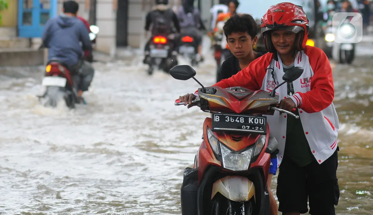 Diguyur Hujan Sejak Semalam, Duta Kranji Bekasi Banjir - Foto Liputan6.com