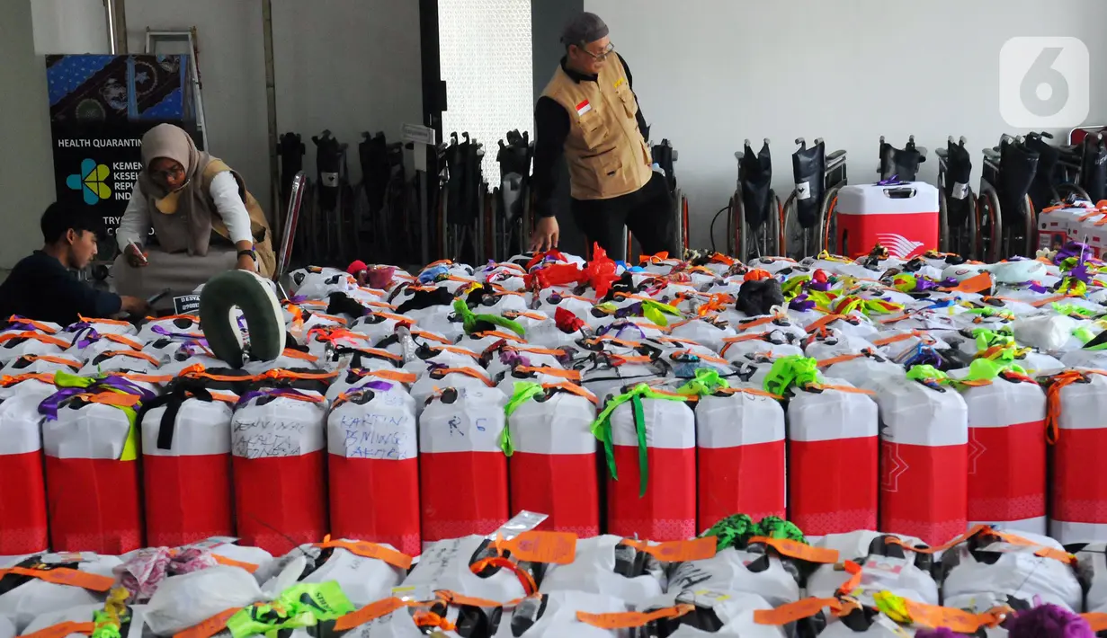 Persiapan Keberangkatan Haji Kloter Pertama Dari Jakarta Foto
