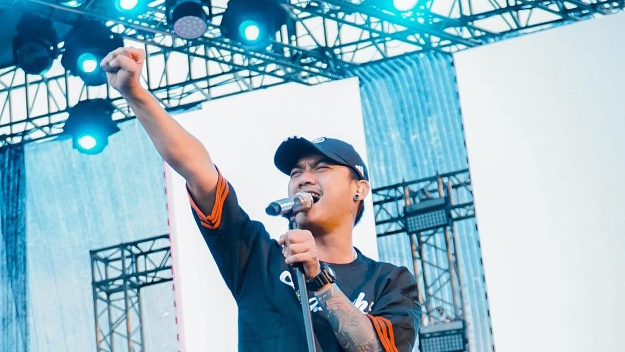 2 Alasan Gilga Sahid Banting Mic Saat Manggung di Cirebon: Panitia Tak ...