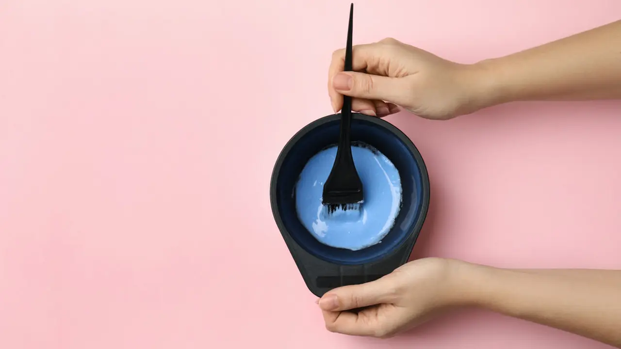 Mengecat Rambut Beruban Bisa Dilakukan Sendiri di Rumah, Begini Caranya biar Hasilnya Maksimal ...