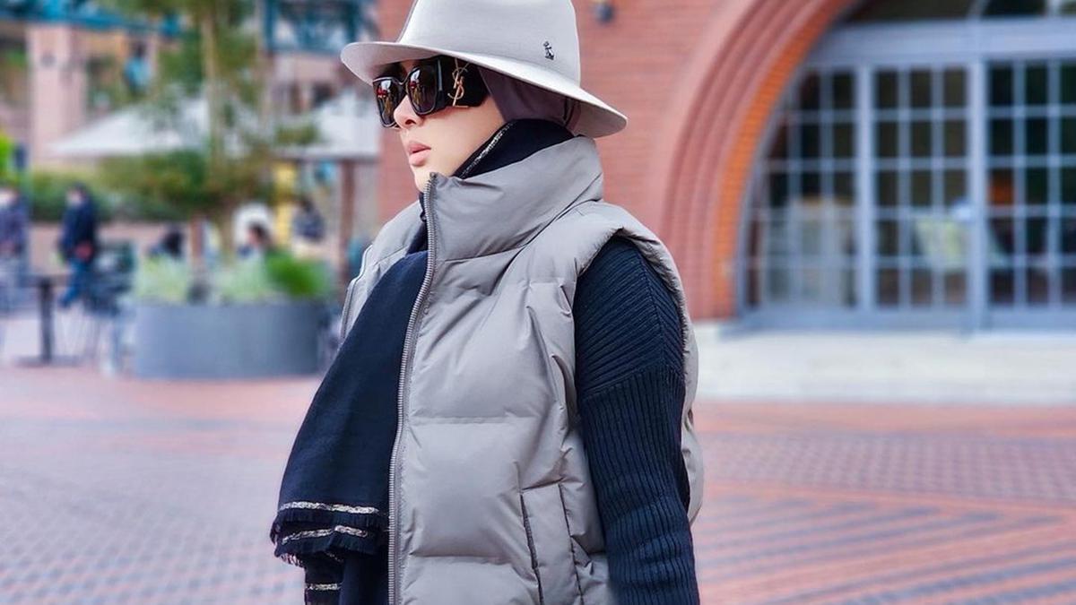 Gaya Glamor Syahrini Saat Pakai Topi Koboi, Konsisten Kece - Foto ...