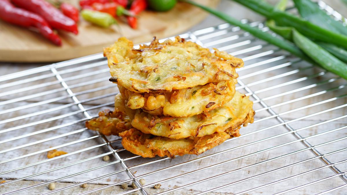 Tanpa Baking Soda, Begini Cara Goreng Bakwan Agar Awet Krispi Walau ...