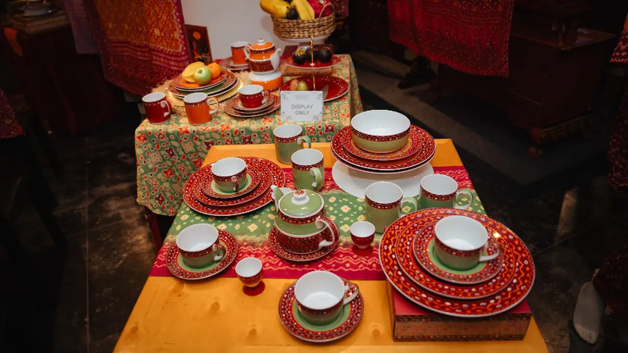 Motif Jumputan Dihadirkan Ghea Panggabean Lewat Koleksi Tableware dari ...