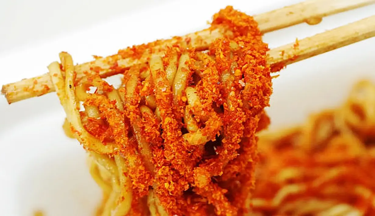 Langkah Membuat Mie Instan Super Pedas Yang Bikin Lapar - Photo Fimela.com