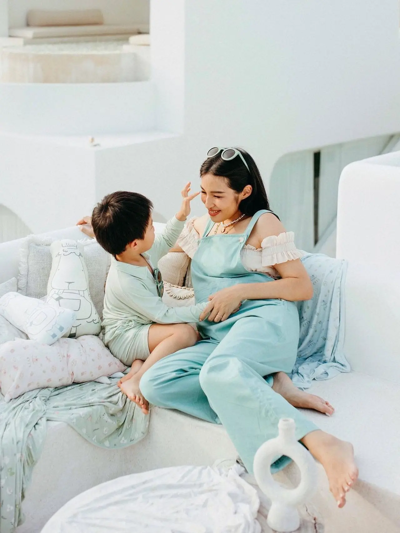 7 Potret Maternity Shoot Tiffany Istri Chef Arnold, Baby Bump Curi ...