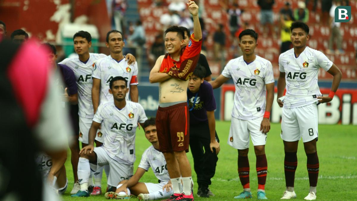 2 Pemain RANS Nusantara FC Asal Kediri Tukar Jersey, Foto Bareng, dan ...