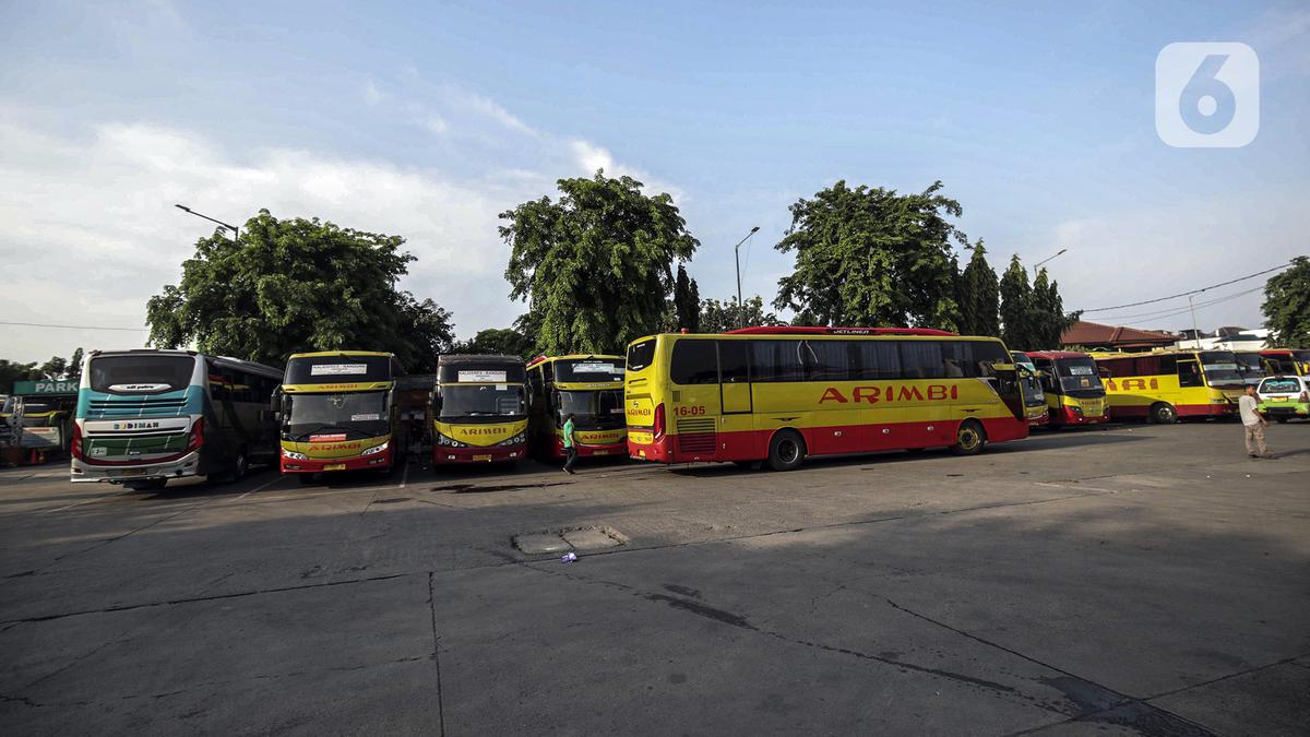 FOTO: Libur Panjang, Terminal Kalideres Sepi Penumpang - Foto Liputan6.com