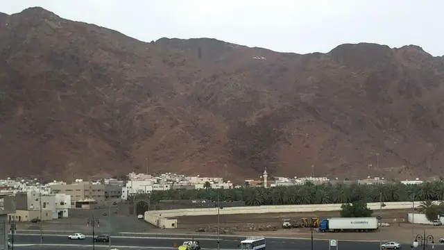 Sejarah dan Keistimewaan Jabal Uhud, Gunung yang Kelak Akan Ada di ...