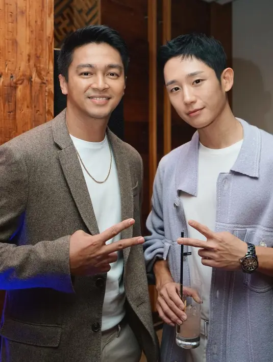 Momen Mikha Tambayong dan Deva Mahenra Foto Bareng Artis Korea di BIFF 2022, Bikin Iri - Foto ...