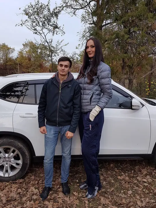 FOTO: Wow, Model Seksi Asal Rusia ini Miliki Kaki Terpanjang di Dunia ...