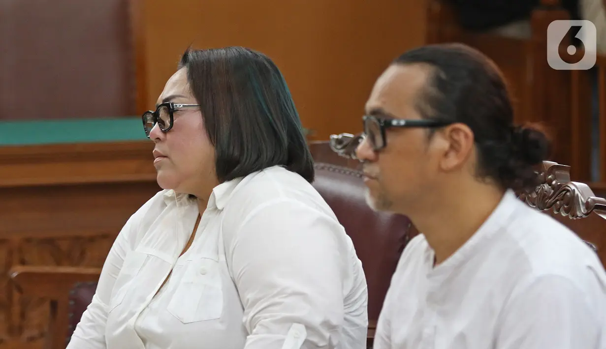 FOTO: Tangis Nunung Saat Divonis 1 Tahun 6 Bulan Penjara - Foto ...