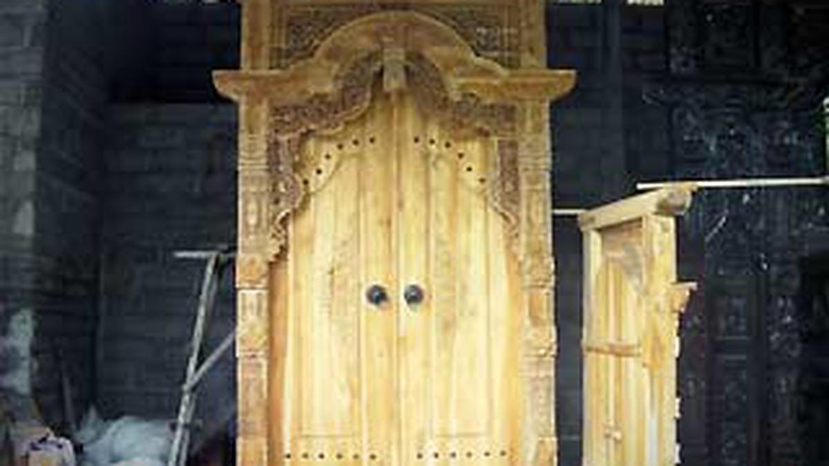 Pintu Ukir Bali Diminati Kolektor Dunia - News Liputan6.com