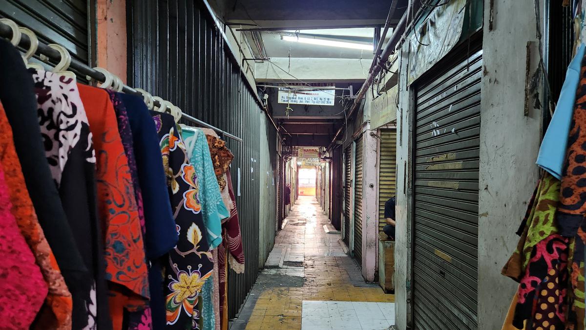Pasar Tanah Abang Sepi Pengunjung, Pengelola: Ini Masih Normal