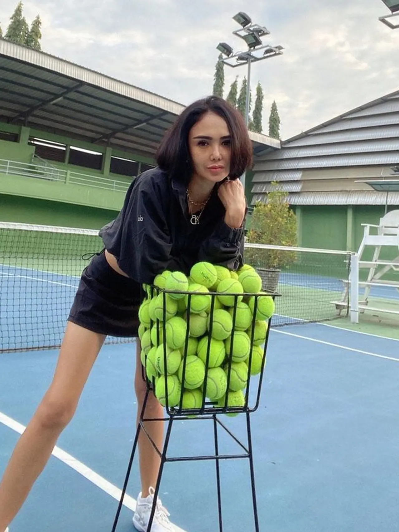 6 Potret Cantik Yuni Shara Yang Tetap Awet Muda Di Usia 51 Tahun Entertainment