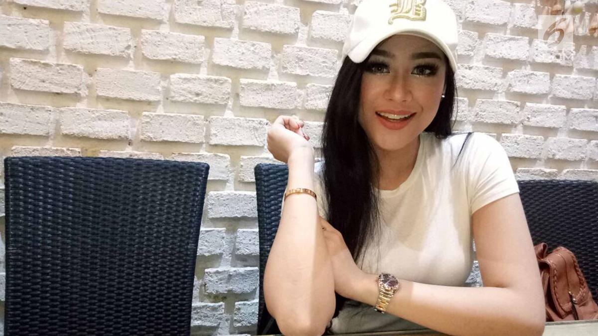 Poppy Capella Ikuti Imbauan Pemerintah soal Virus Corona Covid-19 ...