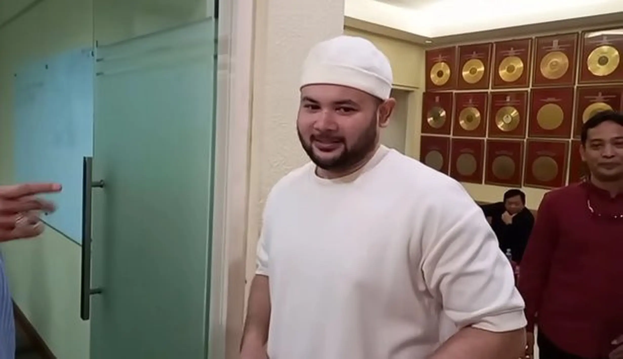 Penampilan Ridho Rhoma Memakai Kopiah Putih Bikin Adem Dilihat - Foto ...