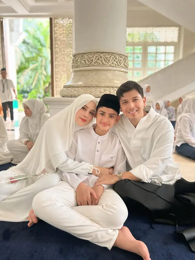 6 Potret King Faaz Wisuda Juz 28 Jelang Idul Adha, Fairuz dan Sonny ...