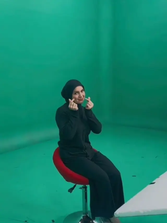 7 Potret Irish Bella Sibuk Syuting Saat Ammar Zoni Ditangkap Lagi Kasus Narkoba - Hot Liputan6.com