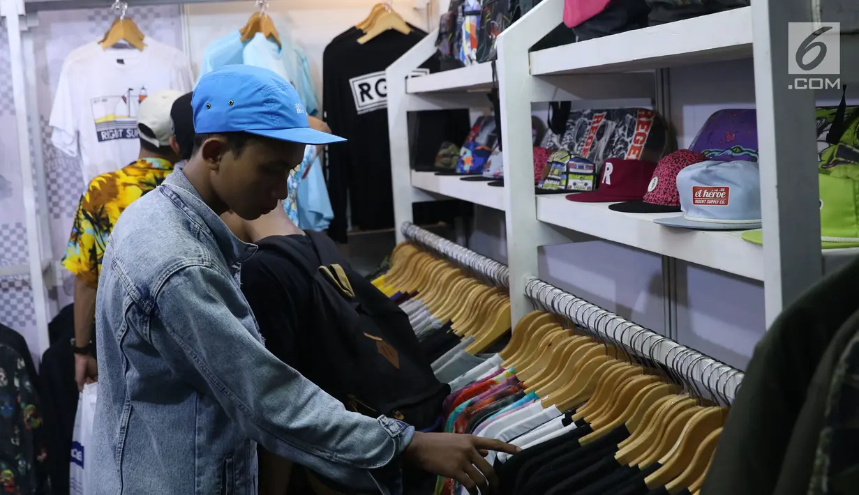 FOTO: Berburu Baju Lebaran Khas Anak Muda di JakCloth - Foto Liputan6.com