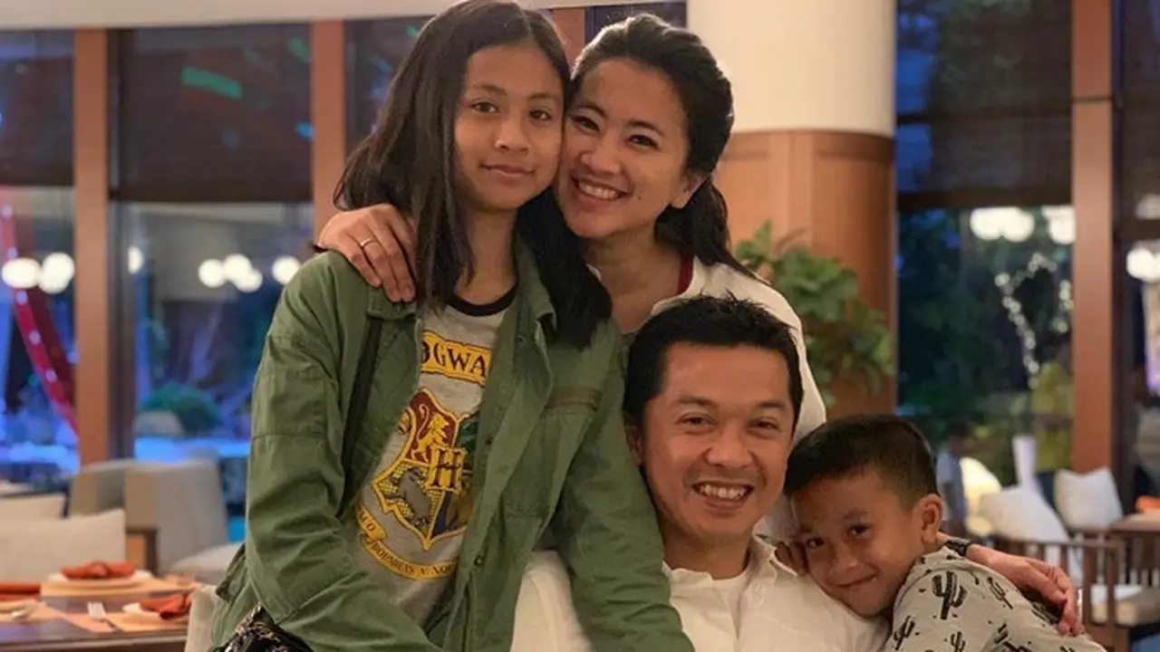 Jarang Tersorot, Ini 6 Potret Harmonis Keluarga Taufik Hidayat dan Istri - Hot Liputan6.com