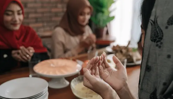 SWT Artinya Maha Suci dan Maha Tinggi, Berikut Singkatan Gelar Islam ...
