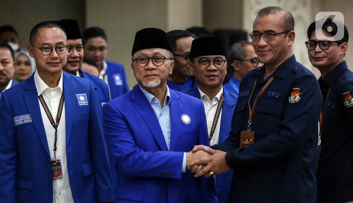 Zulkifli Hasan Pimpin Rombongan PAN Daftar Bacaleg ke KPU - Foto ...