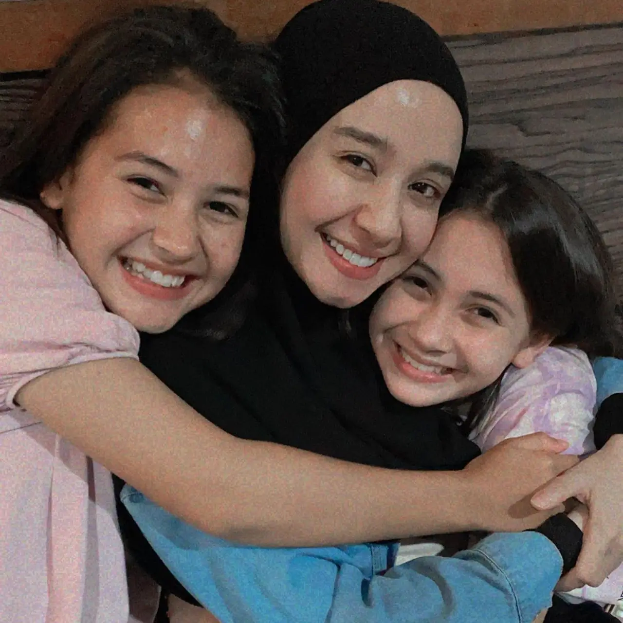 6 Transformasi Laudya Cynthia Bella dan Sandrinna Michelle, Bak Ibu Kandung - Hot Liputan6.com