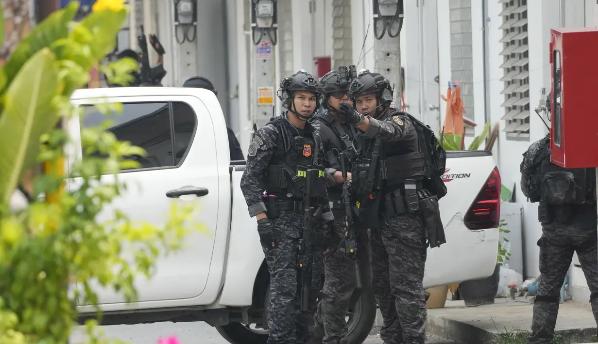 Sakit Mental, Perwira Polisi Senior Thailand Lepaskan Tembakan - Foto ...