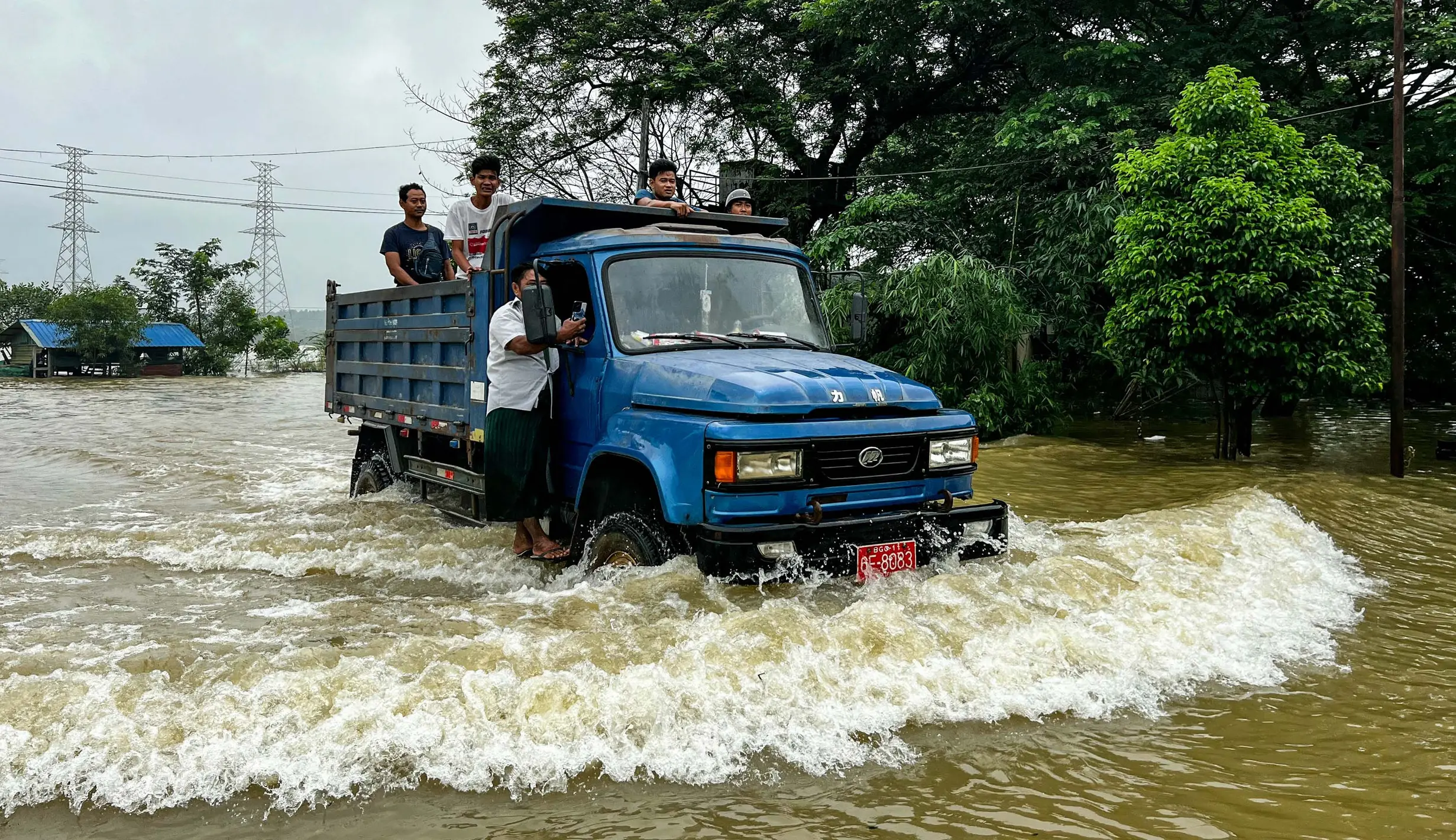 Curah Hujan Tinggi Banjir Genangi Kota Hpa Yar Gyi Myanmar Foto