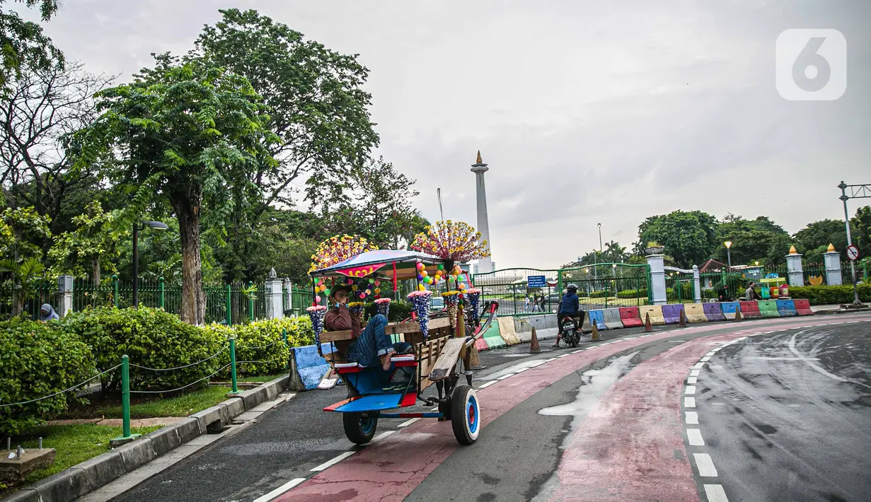 FOTO: Nasib Kusir Delman Saat Monas Tutup di Malam Pergantian Tahun ...