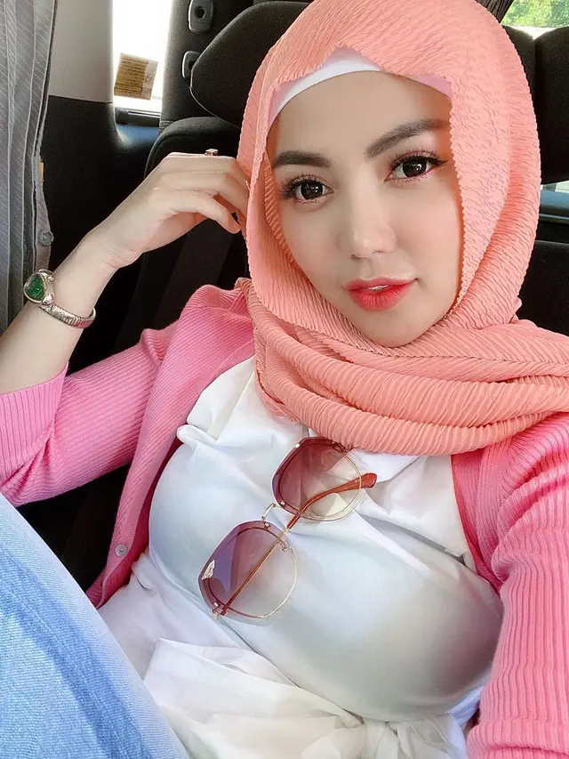 Bella Shofie Dicibir karena Berhijab Tapi Perlihatkan Lekuk Tubuh - ShowBiz Liputan6.com