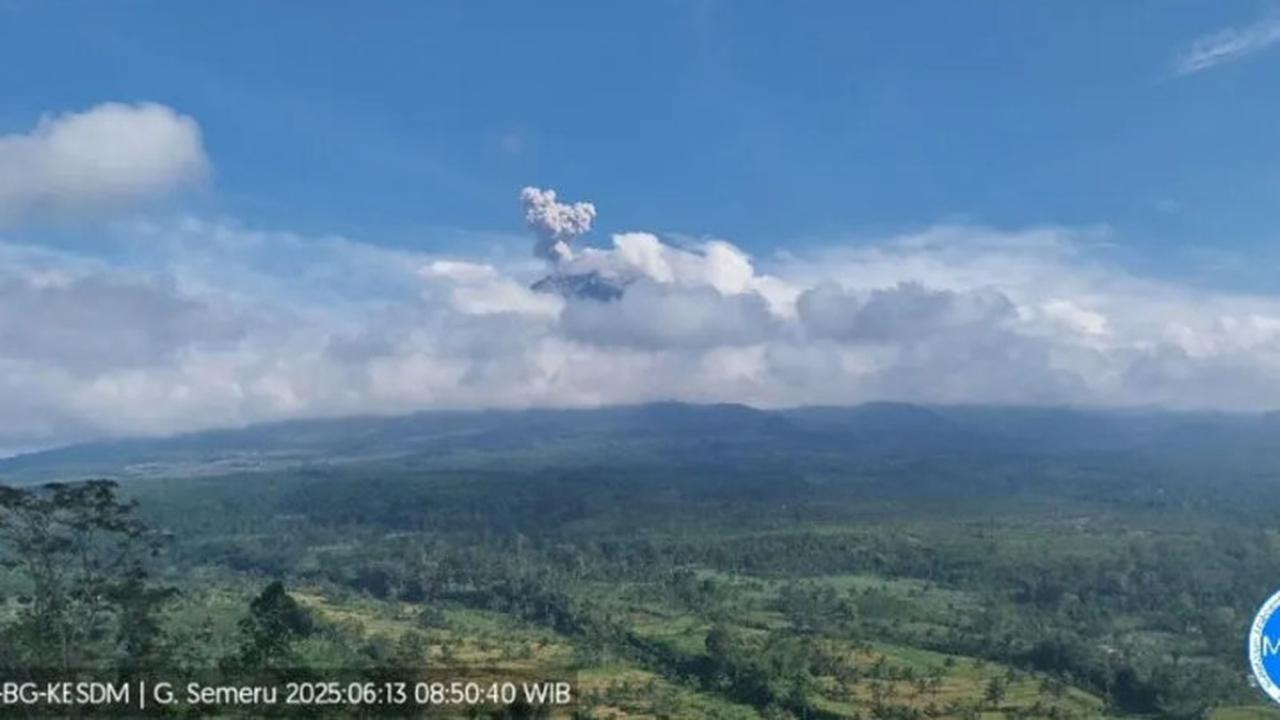 Gunung Semeru Erupsi, Tinggi Letusan Capai 700 Meter