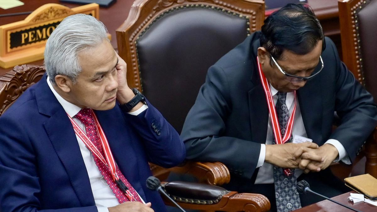 Ekspresi Anies dan Ganjar saat Hakim Bacakan Putusan Sengketa Pilpres 2024 - Foto Liputan6.com