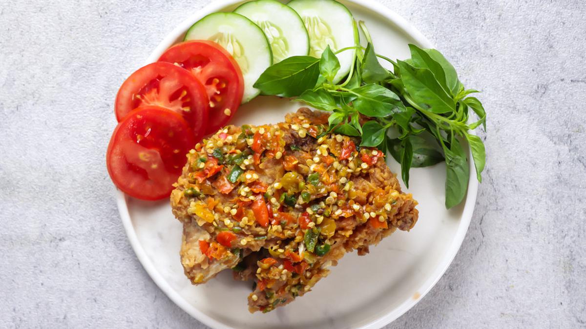 Resep Ayam Chilli Padi Pedas Gurih Viral - Food Fimela.com