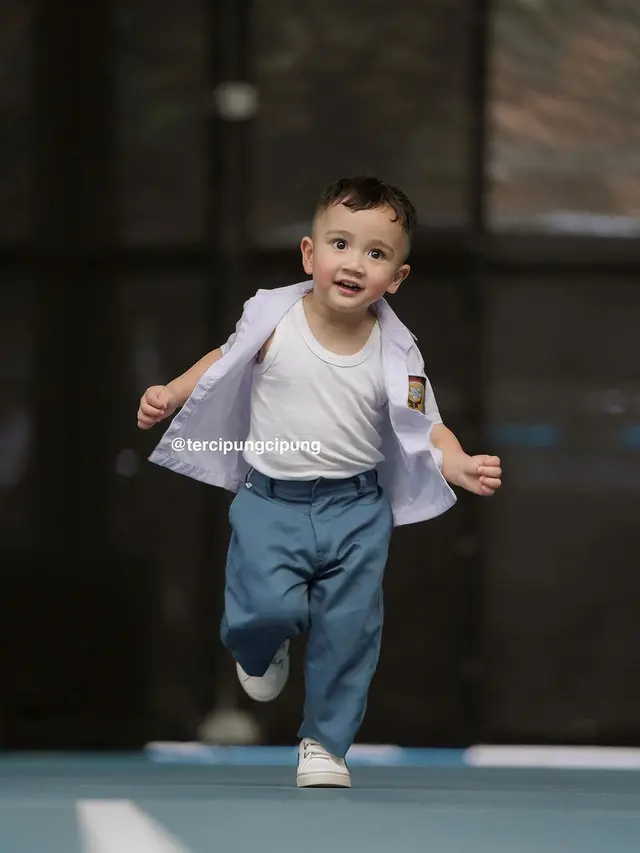 Gantengnya Cipung Pakai Seragam Sma Potretnya Bikin Dilan Bisa Minder Entertainment Fimela Com