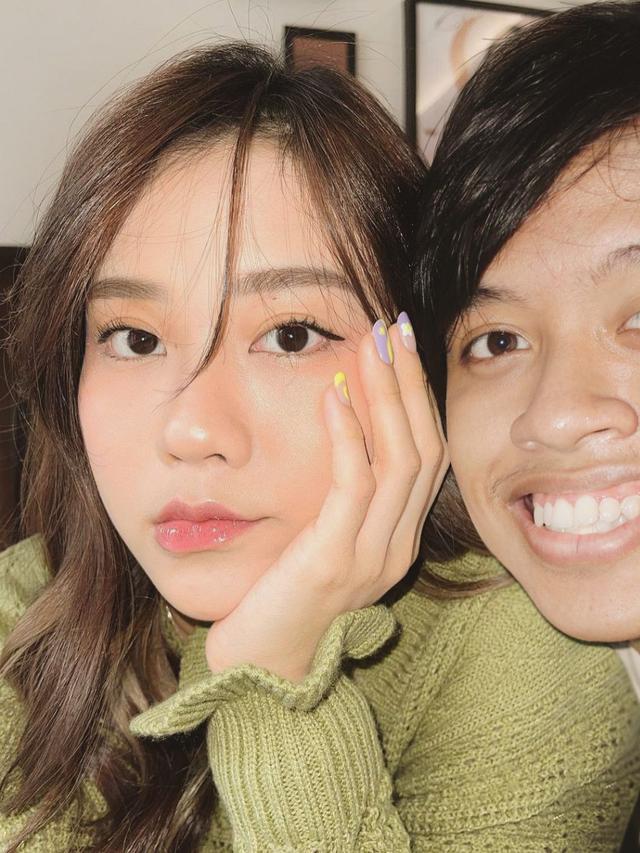 6 Editan Foto Selfie Bareng Artis Cewek Ini Halu Banget Bikin Ngakak