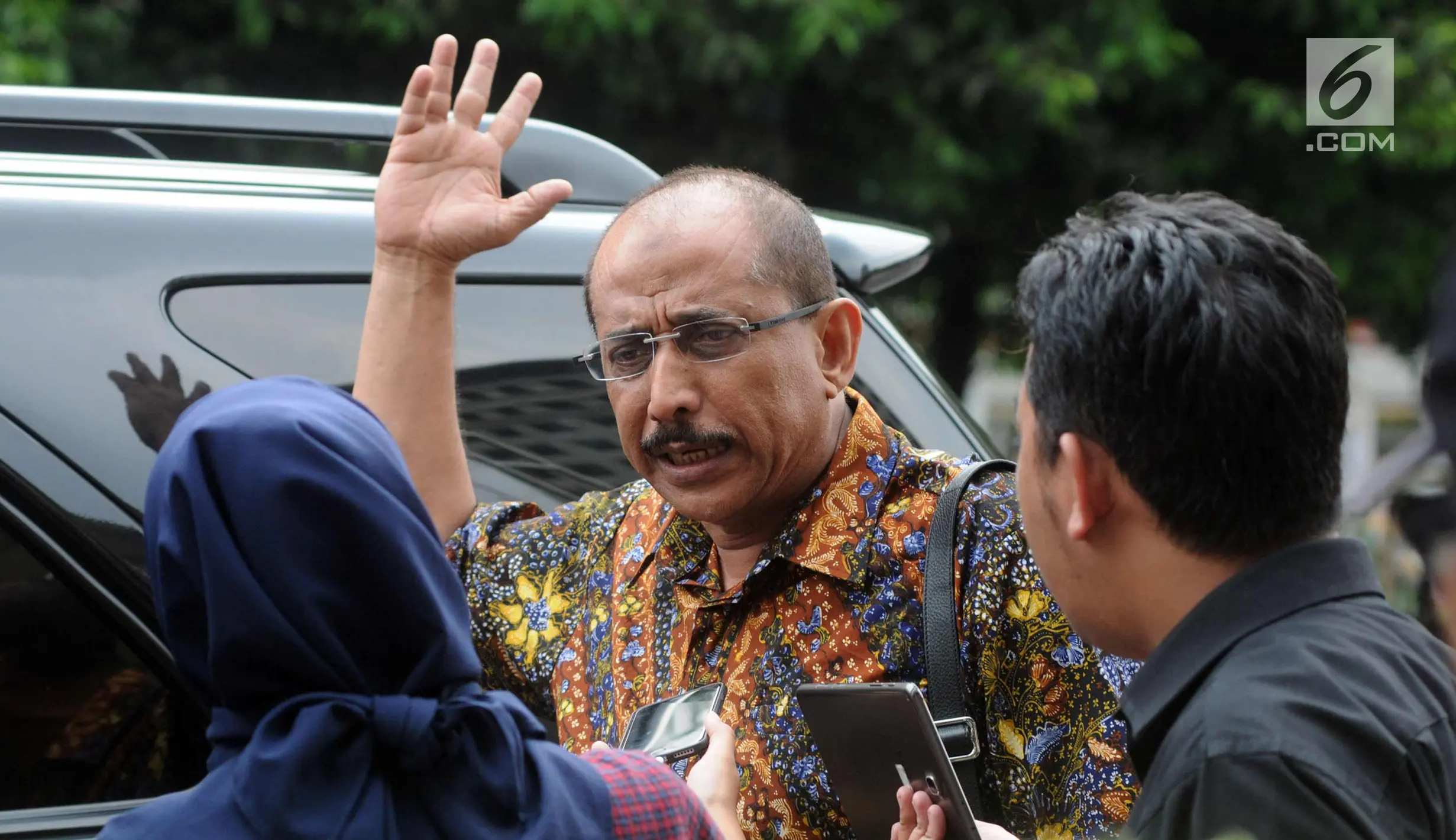 FOTO: Gaya Mantan Anggota DPR Djamal Aziz Attamimi Usai Datangi KPK ...