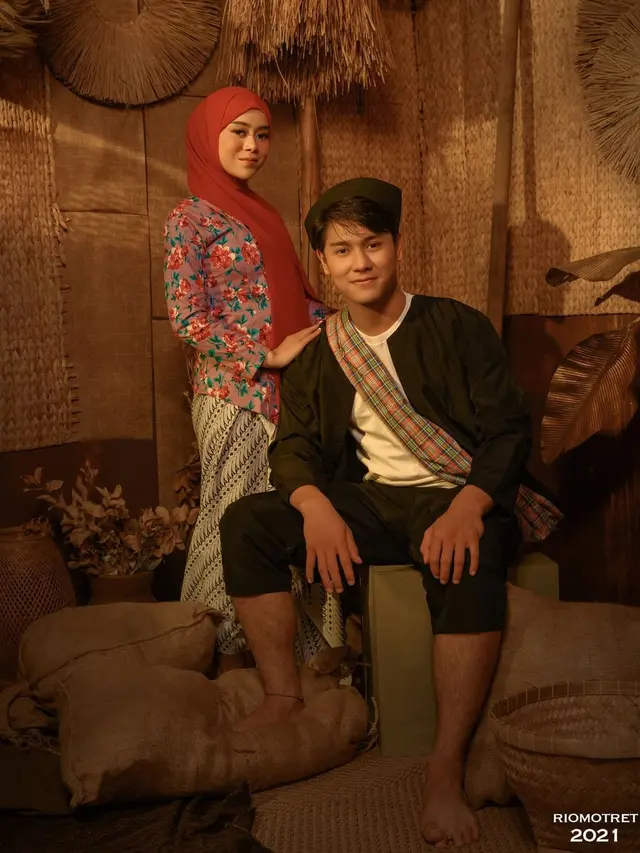 8 Gaya Pemotretan Lesty Kejora dan Rizky Billar Bertema Kabayan, Mesra Banget - Hot Liputan6.com