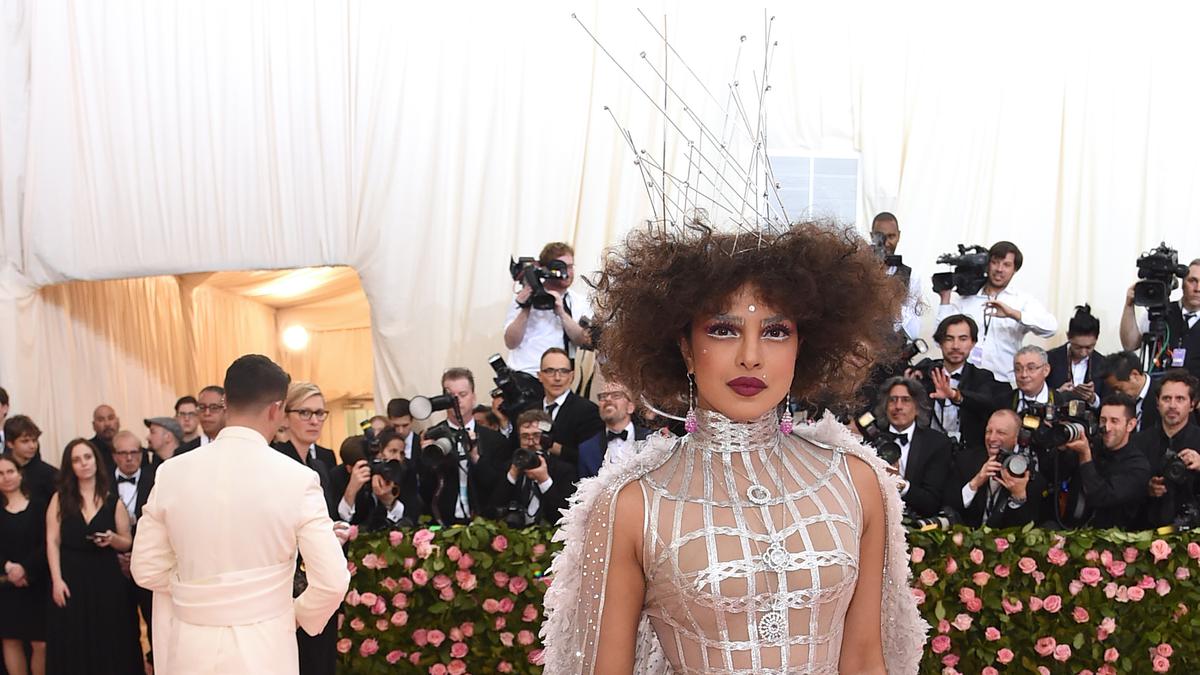 Rumah Mode Dior Berhasil Sempurnakan Tampilan Para Bintang di Met Gala 2019