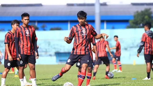 Seragam Latihan Anyar Tim Arema, Yuk Tebak Mirip Tim Eropa Mana Ya ...