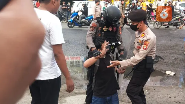 Demo Bentrok di Bulukumba: Kasat Intel Terluka, Wartawan Dihajar Polisi ...