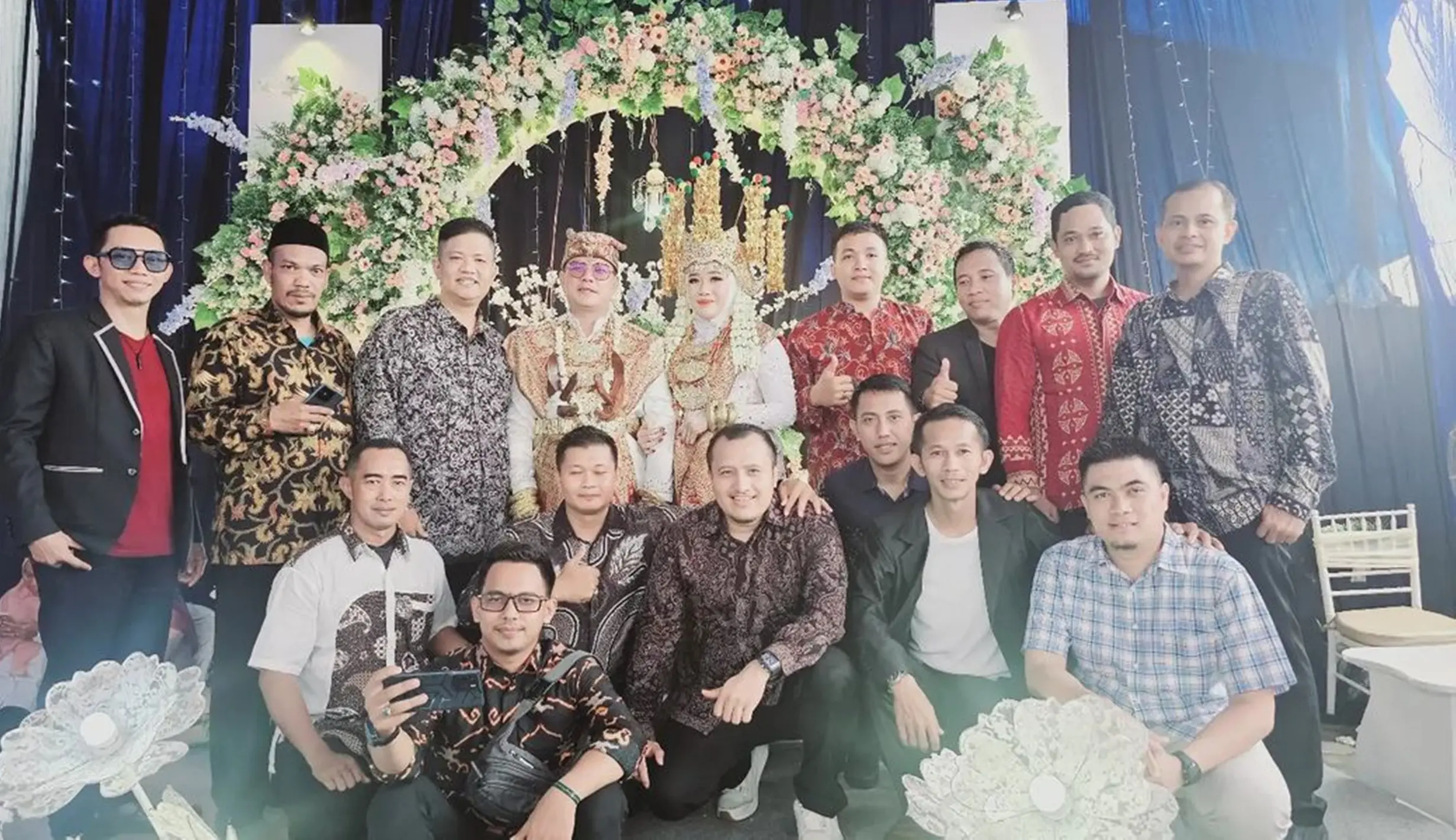 Detail Penampilan Andika Kangen Band di Resepsi Pernikahan, Pakai Adat ...