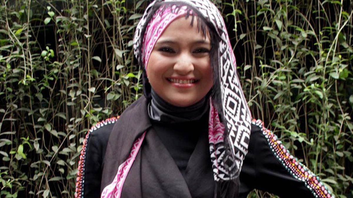 Benarkah Marshanda Lepas Jilbab Lifestyle Fimela