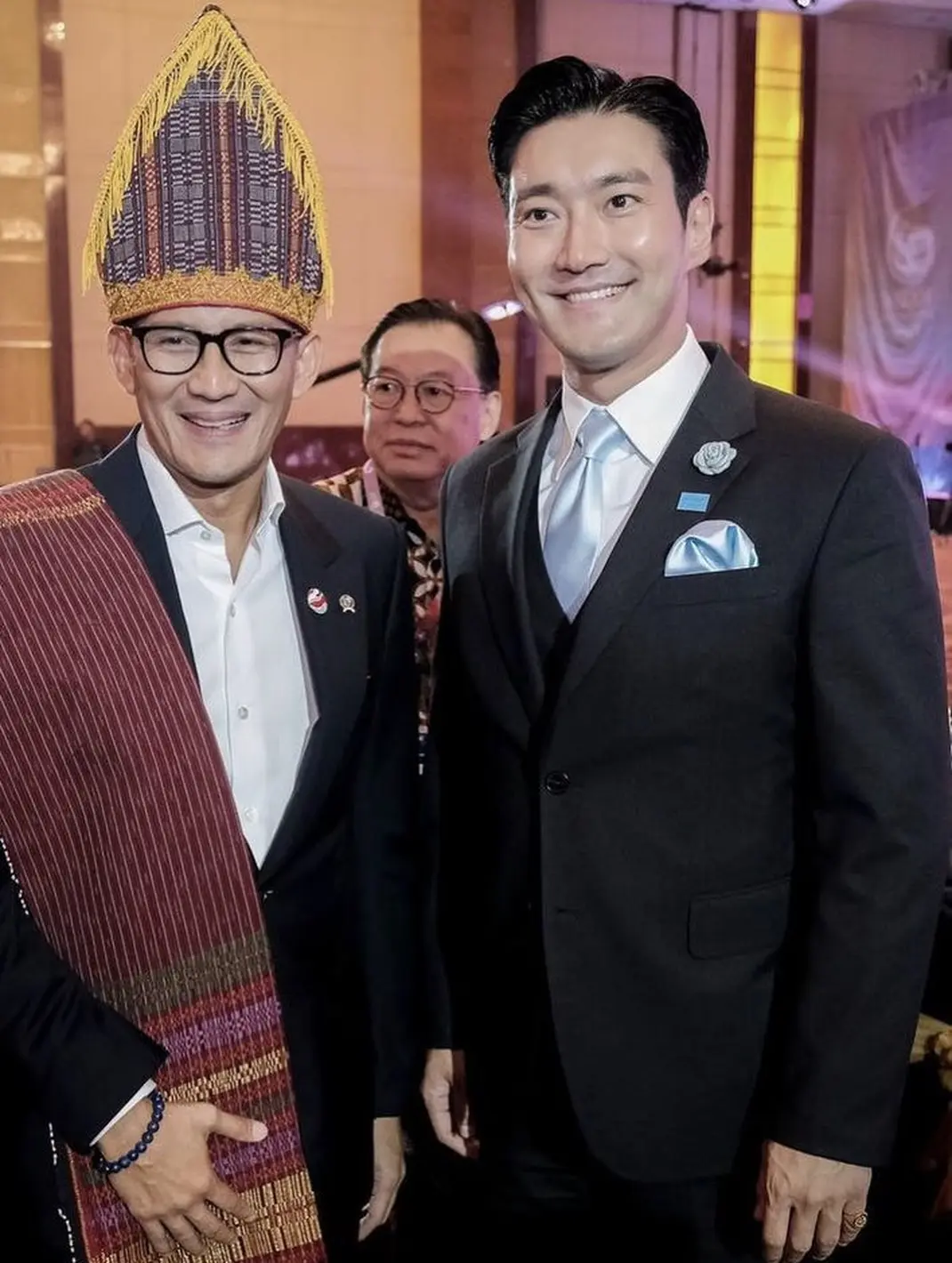6 Penampilan Siwon Super Junior Rapi Kenakan Jas Hitam di KTT ASEAN ...