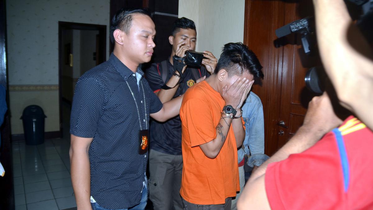 Siapa TM, Artis Yang Diperiksa Polisi Terkait Prostitusi RA? - ShowBiz Liputan6.com