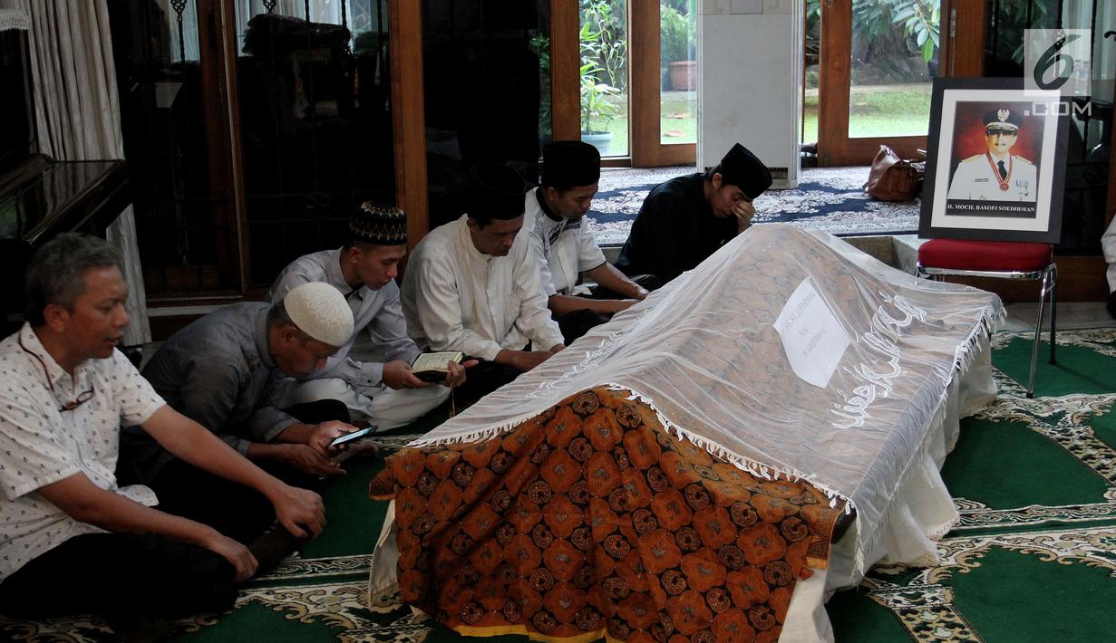 PHOTO: Di Usia 77 Tahun, Mantan Gubernur Jawa Timur Tutup Usia - Foto ...