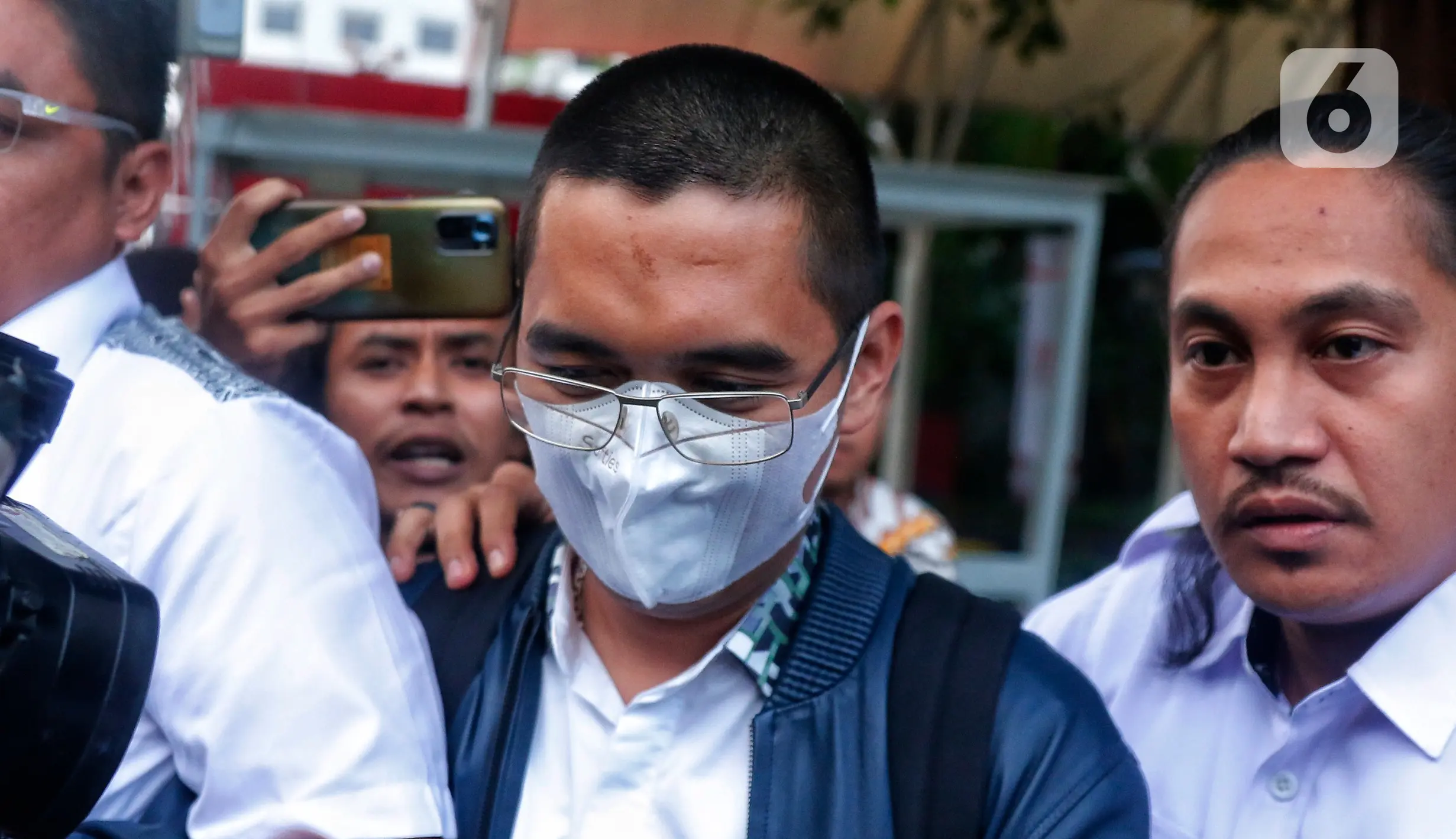 Mantan Komisaris PT Wika Beton Dadan Tri Yudianto Diam dan Tertunduk usai Diperiksa KPK - Foto ...